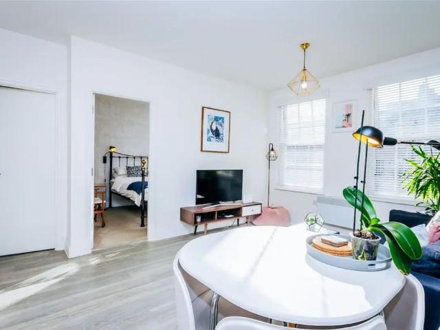 1 Bed Flat, Century Place, BS2