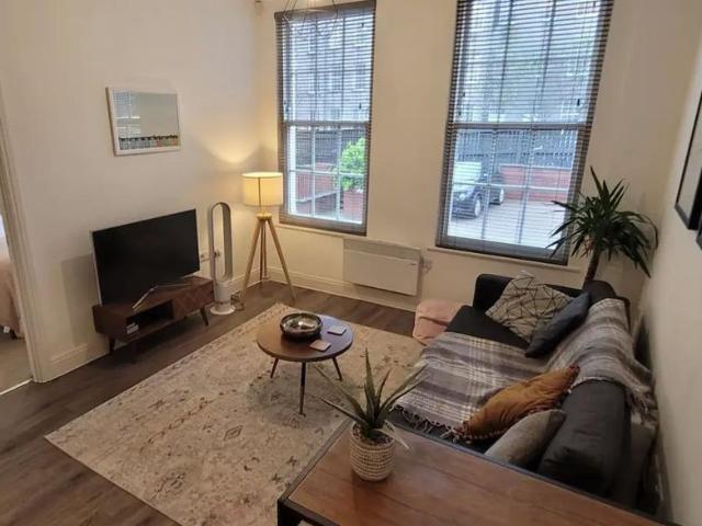 1 Bed Flat, Century Place, BS2