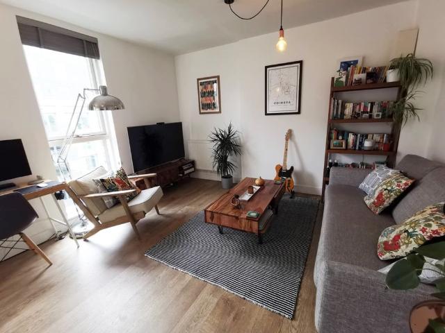 1 Bed Flat, Chaldron Court, E14