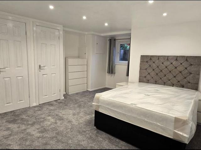 1 Bed Flat, Chapel Lane, LS6