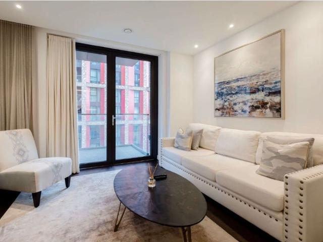 1 Bed Flat, Charles Clowes Walk, SW11