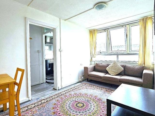 1 Bed Flat, Charlotte Despard Avenue, SW11