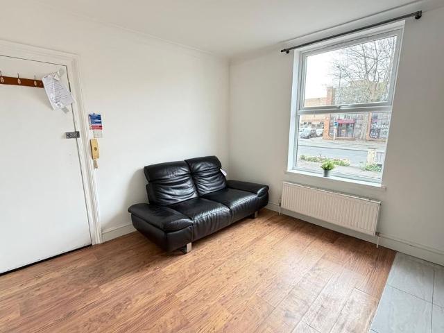 1 Bed Flat, Chatham St, RG1