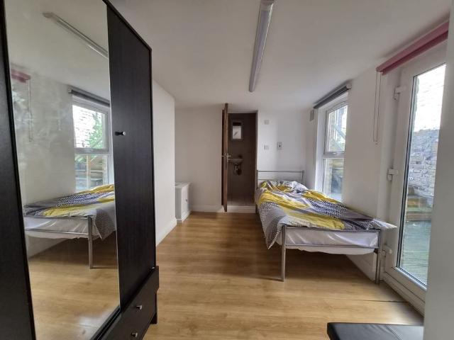 1 Bed Flat, Chatsworth Road, E5