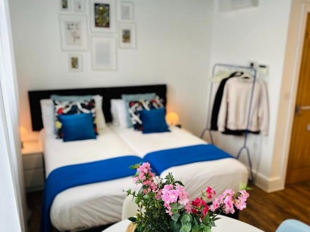 Studio Flat, Cheltenham House, N17