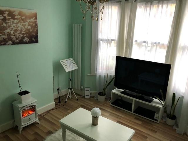 1 Bed Flat, Chetwode Road, SW17
