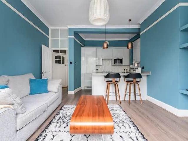 1 Bed Flat, Christchurch Road, SW2