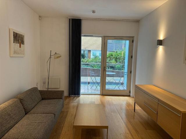 1 Bed Flat, City Road East, M15