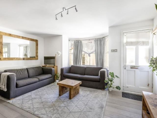 1 Bed Flat, Clapham North, SW4