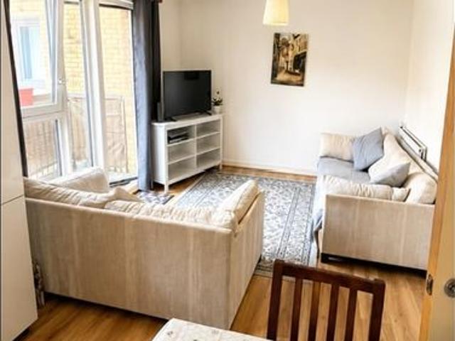 1 Bed Flat, Claret Court, CR0