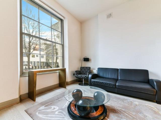 1 Bed Flat, Claverton St, SW1V