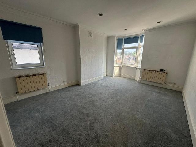 1 Bed Flat, Coombe Road, CR0