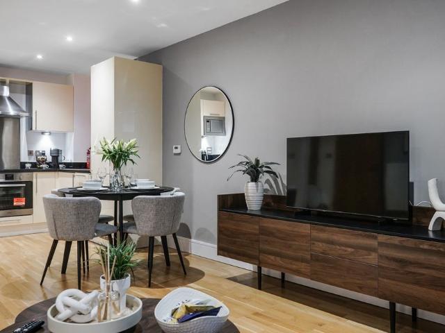 1 Bed Flat, Colbalt Point, E14
