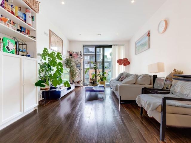1 Bed Flat, College House, SW15
