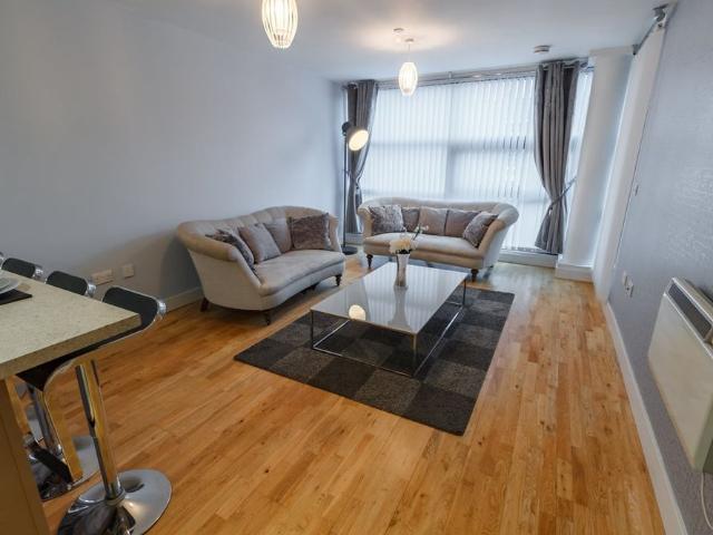 1 Bed Flat, Colquitt St, L1