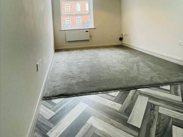 1 Bed Flat, Commercial Street, LS27