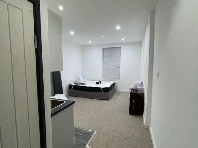 1 Bed Flat, Coniston Street, L5