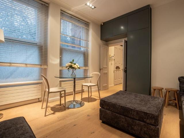 1 Bed Flat, Courtfield Gardens, SW7