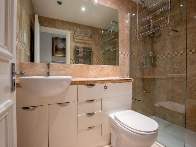 1 Bed Flat, Courtfield Road, SW7