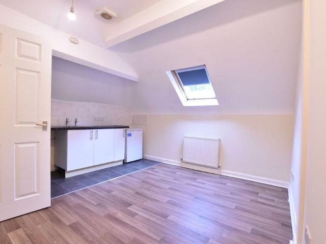 1 Bed Flat, Crescent Road, LU2