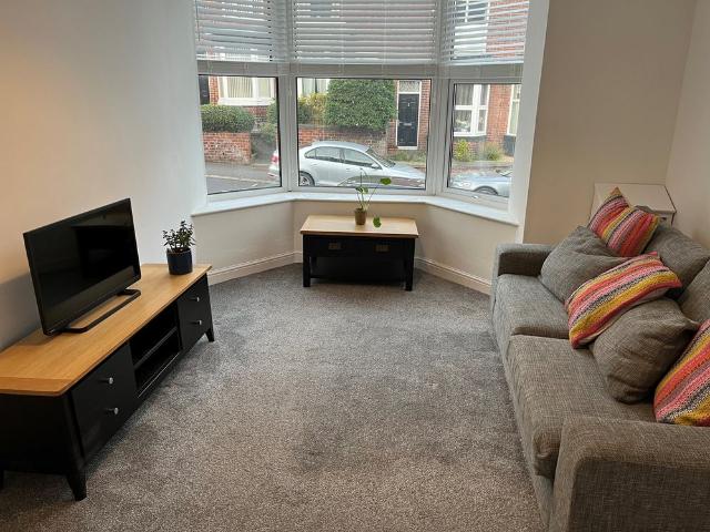 1 Bed Flat, Crookes, S10