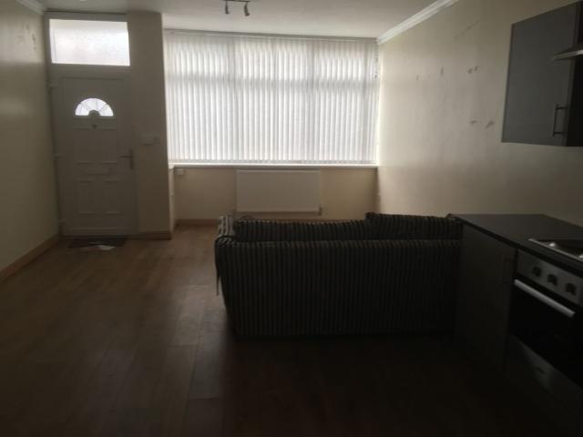 1 Bed Flat, Crossgreen Lane Halton, LS15