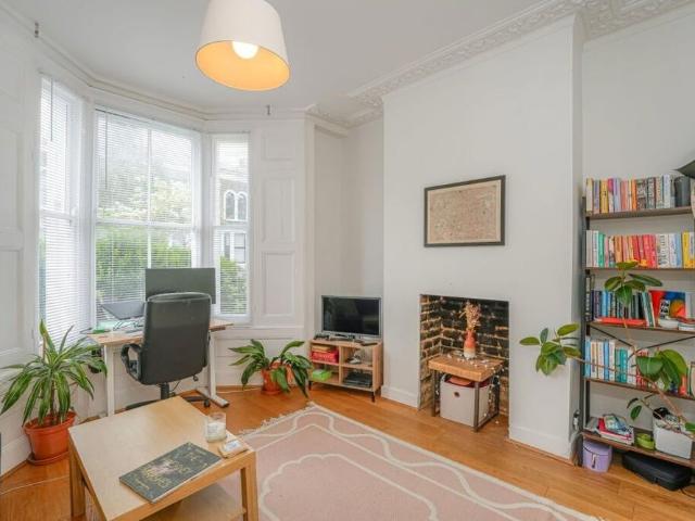 1 Bed Flat, Dunlace Road, E5