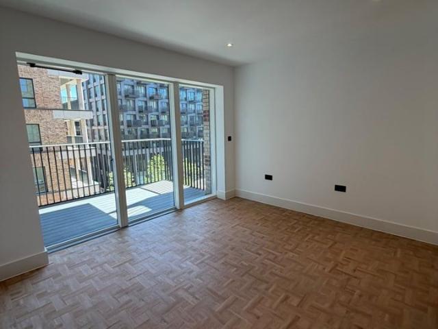 1 Bed Flat, Danvers Avenue, SW11
