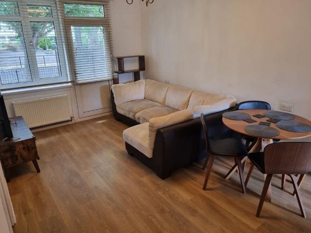 1 Bed Flat, Dickens Estate, SE16