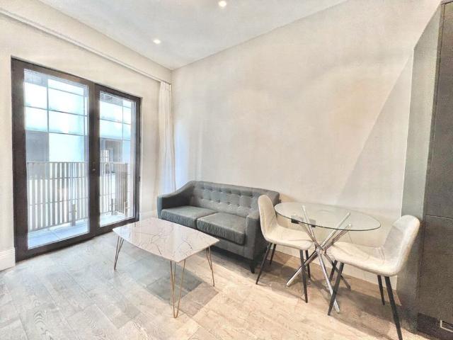 1 Bed Flat, Dock East Apartments, E14