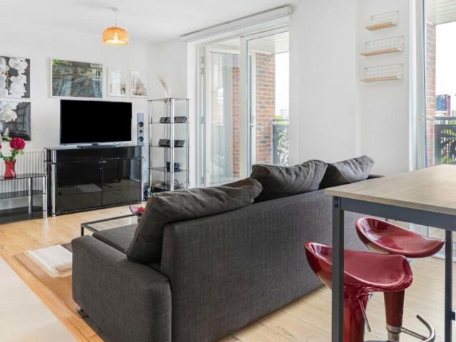 1 Bed Flat, Docklands, E16