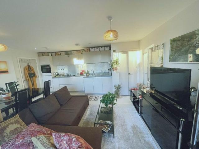 1 Bed Flat, Docklands, E16