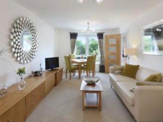 1 Bed Flat, Dorchester Court, NW2