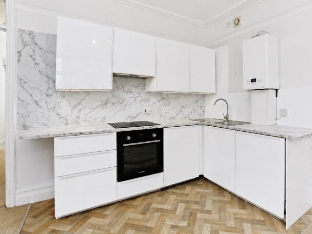 1 Bed Flat, Drewstead Road, SW16