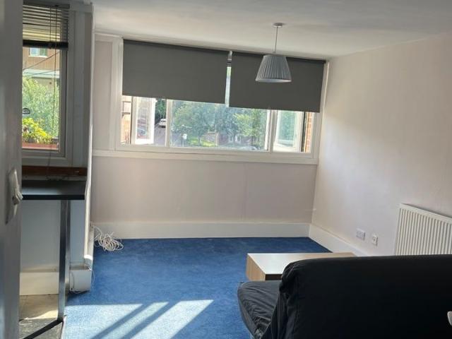 1 Bed Flat, Exeter Place, S3