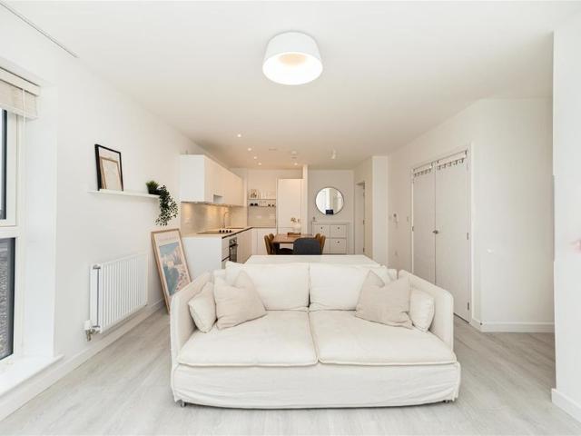 1 Bed Flat, East Acton Lane, W3
