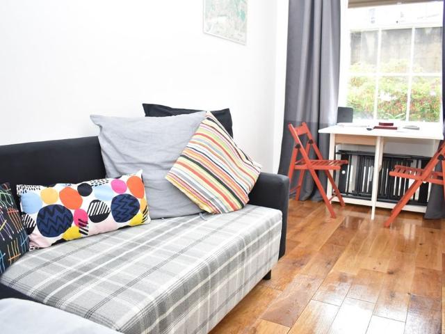 1 Bed Flat, East Fountainbridge, EH3