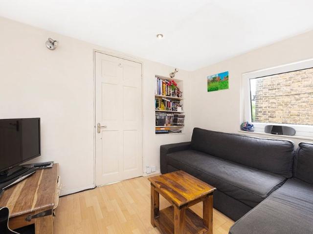 1 Bed Flat, Earlsfield Road, SW18