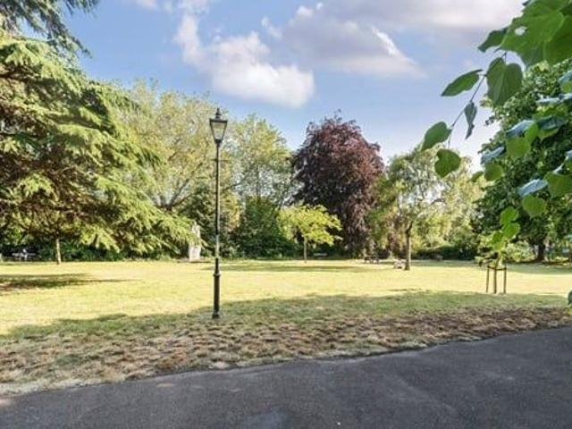 1 Bed Flat, Eldon Square, RG1