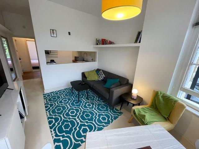 1 Bed Flat, Elderwood Place, SE27
