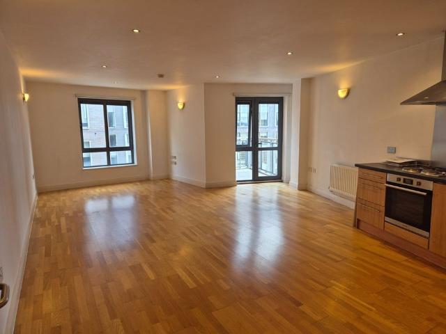 1 Bed Flat, Ellesmere Street, M15