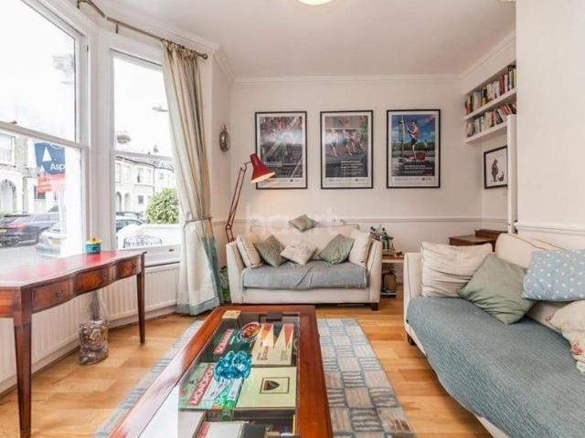 1 Bed Flat, Elms Crescent, SW4