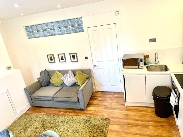 1 Bed Flat, Emmanuel Road, CB1