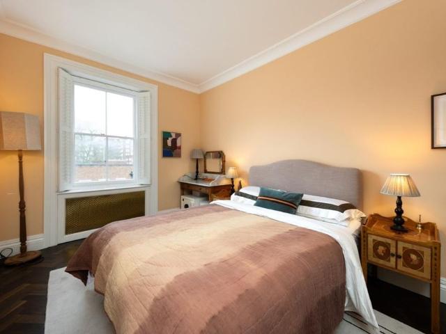 1 Bed Flat, Ennismore Gardens, SW7