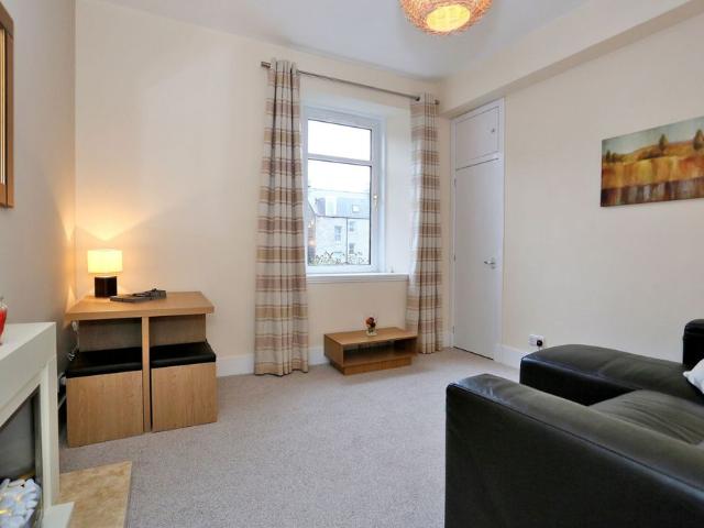 1 Bed Flat, Esslemont Avenue, AB25