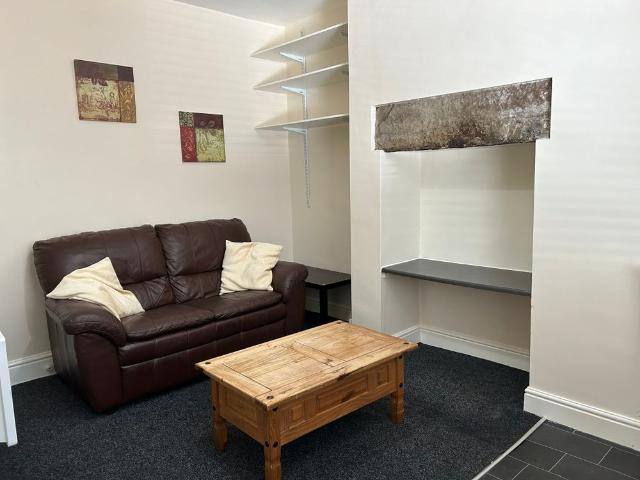 1 Bed Flat | Furnished | Good Transport Links | Beeston Leeds LS11