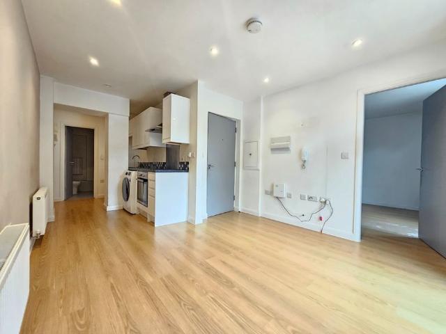1 Bed Flat, Faith House, LU1