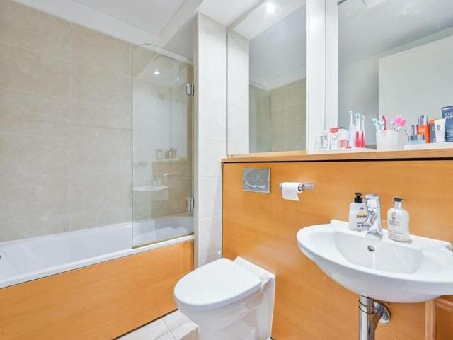 1 Bed Flat, Farnsworth Court, SE10