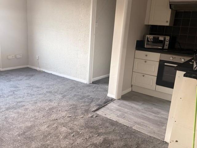 1 Bed Flat, Farley Hill, LU1