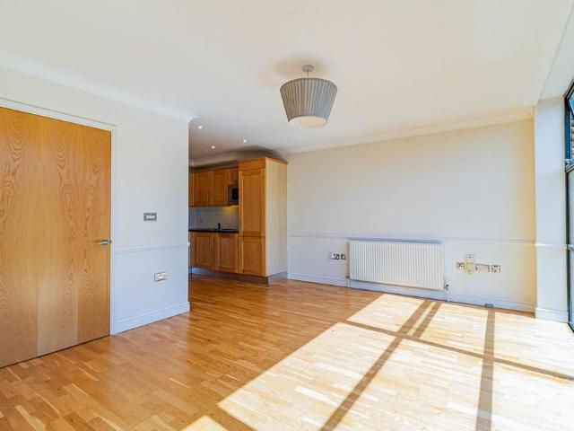 1 Bed Flat, Ferry Lane, TW8